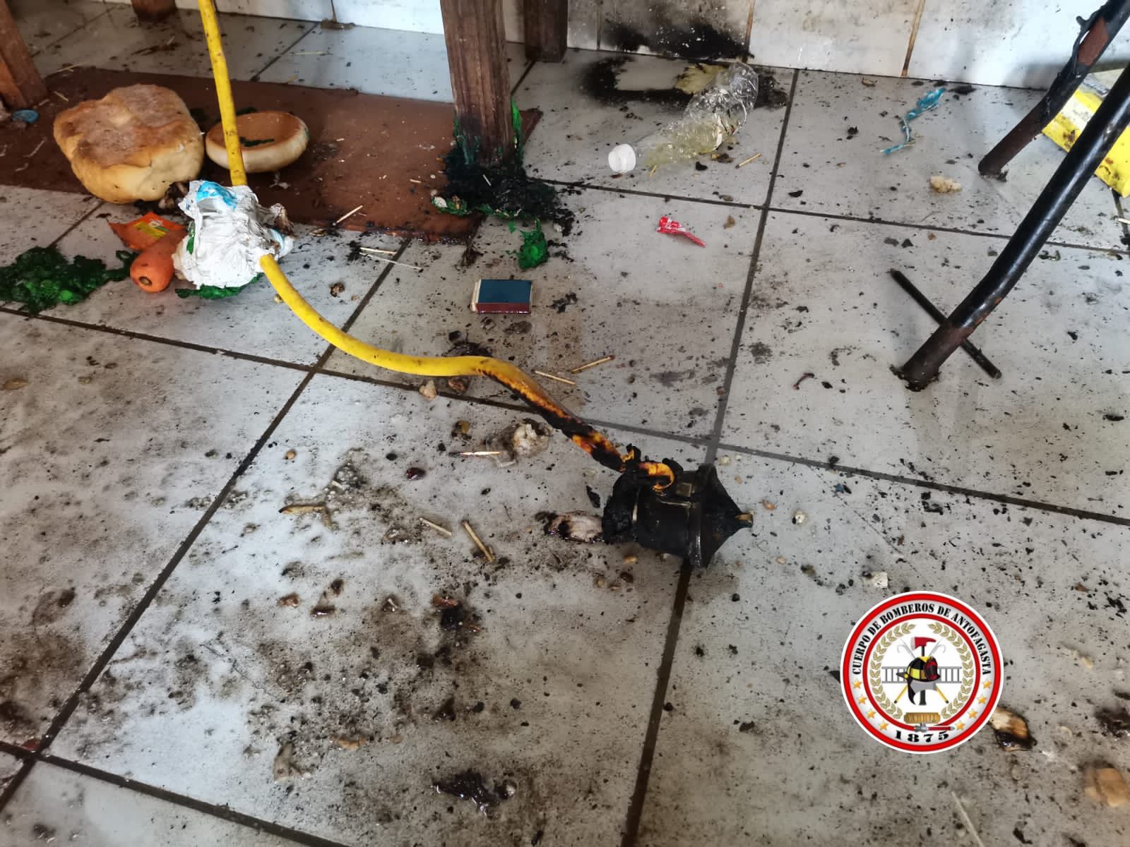 Explosión de GLP en vivienda dejó dos adultos mayores lesionados en ...