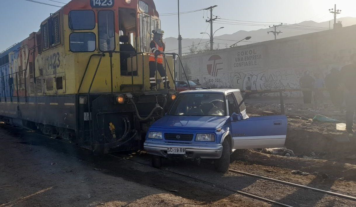Vehículo menor colisiona con un tren en Antofagasta - El Diario de Antofagasta